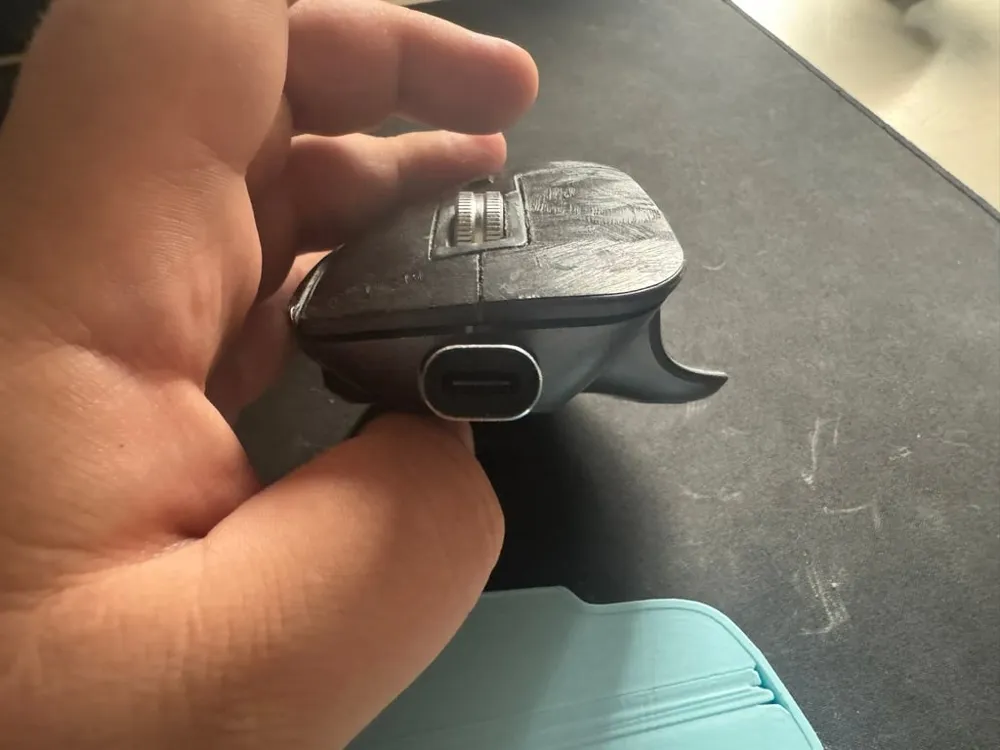 Logitech MX Master 3 docking station Remixed by ajninn MakerWorld ...