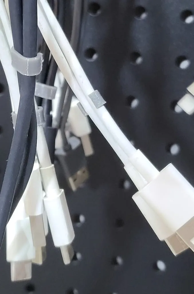 [Parametric] Pegboard Cable Clip Organizer - Free 3D Print Model ...