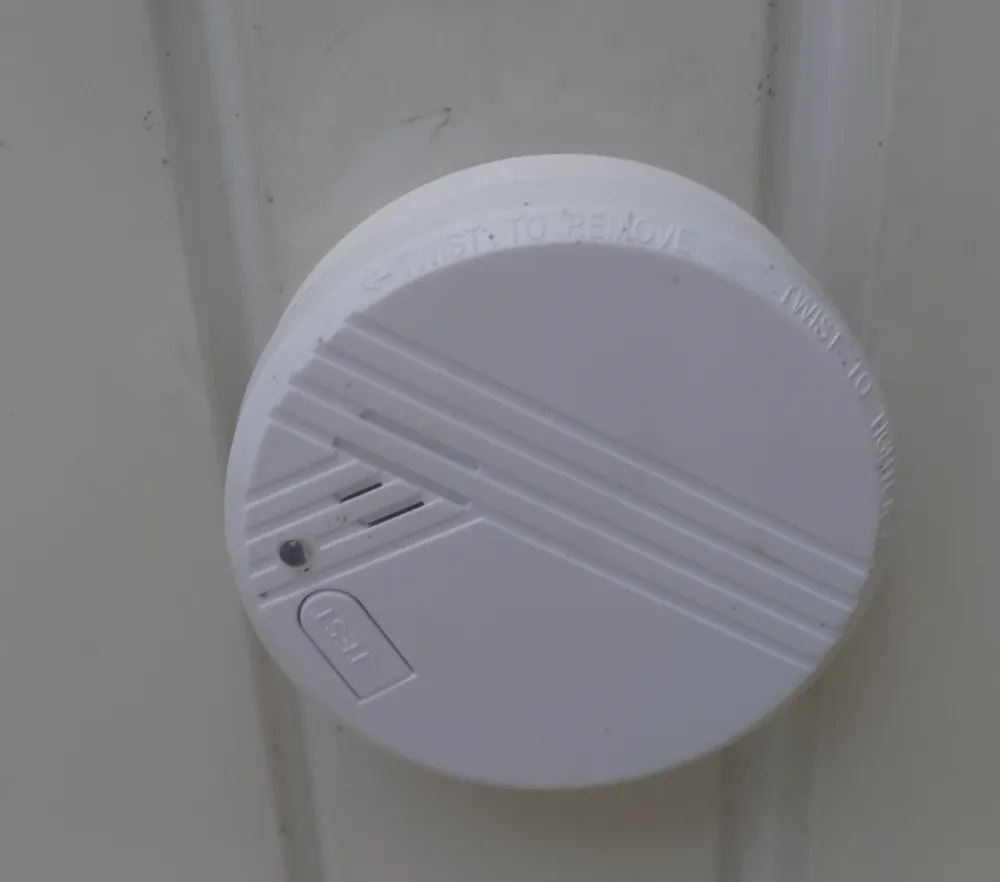 Smoke alarm siren holder for Flamingo FA23 by Gr8Sin - MakerWorld