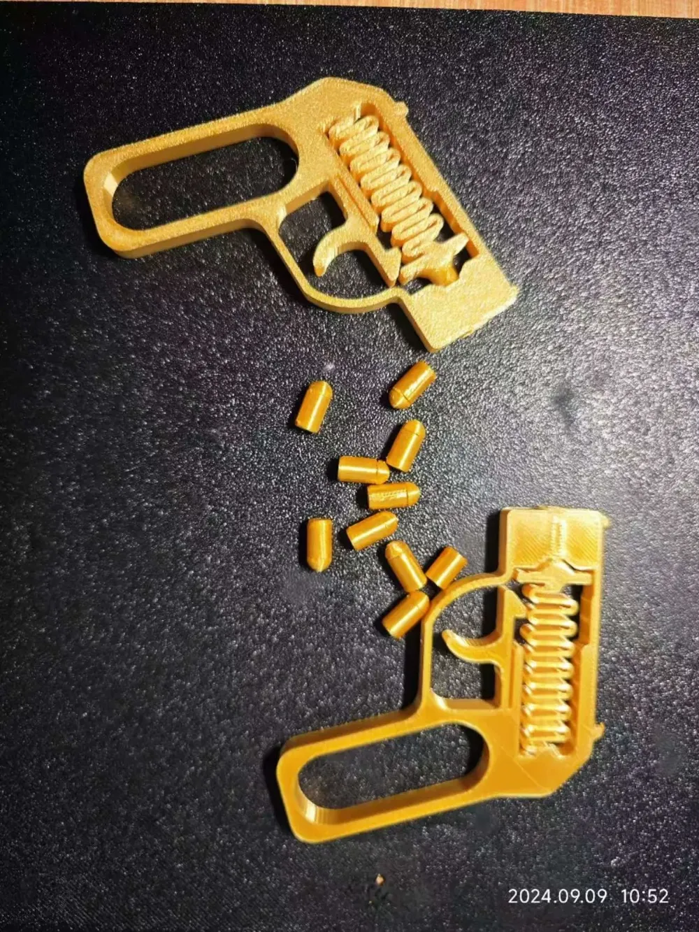 15% infill, 10 bullets, two guns, print in place by user_4097122835 ...