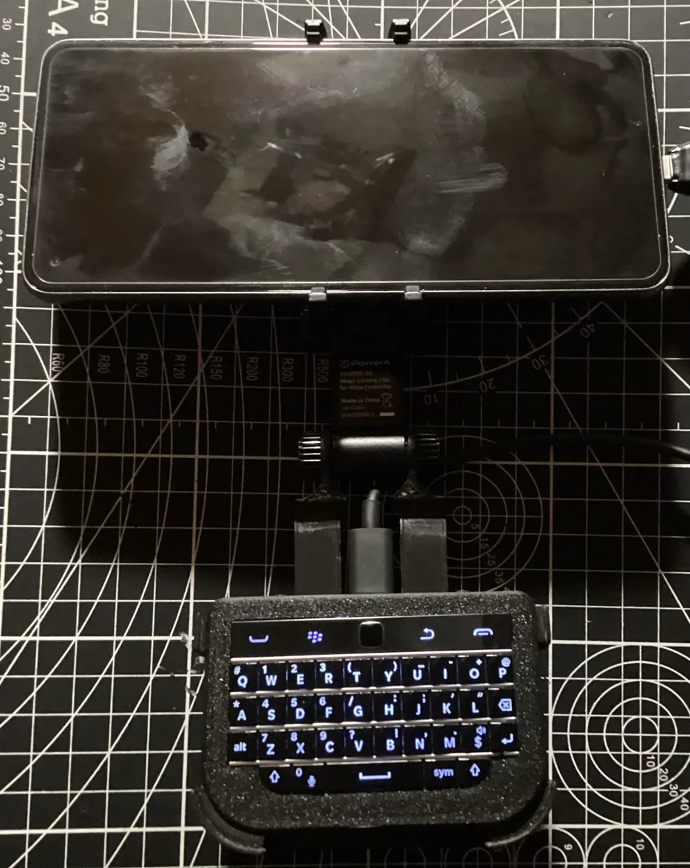 Blackberry Q20 keyboard Moga attachment by Wolfvenger - MakerWorld