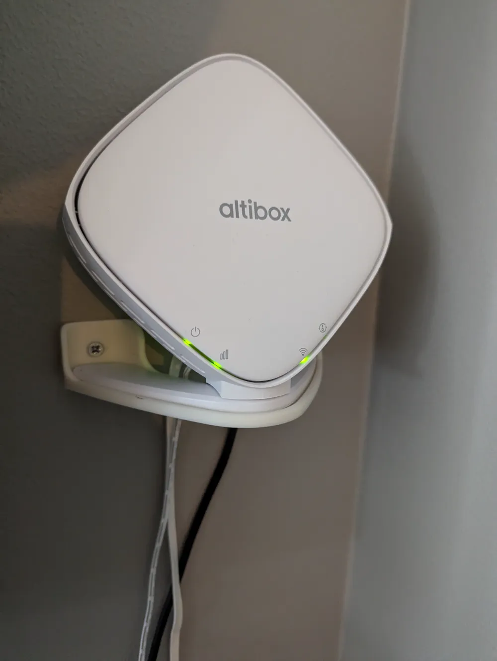 Wallmount for Altibox Wifi router by Sven - MakerWorld Wallmount for Altibox Wifi router by Sven - MakerWorld