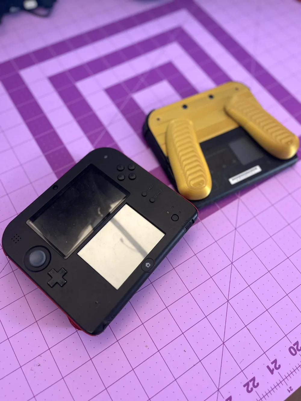 2DS Grip / Battery Cover - Free 3D Print Model - MakerWorld