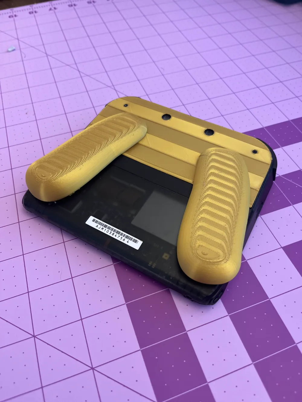 2DS Grip / Battery Cover Remixed by Bulian MakerWorld: Download Free 3D ...