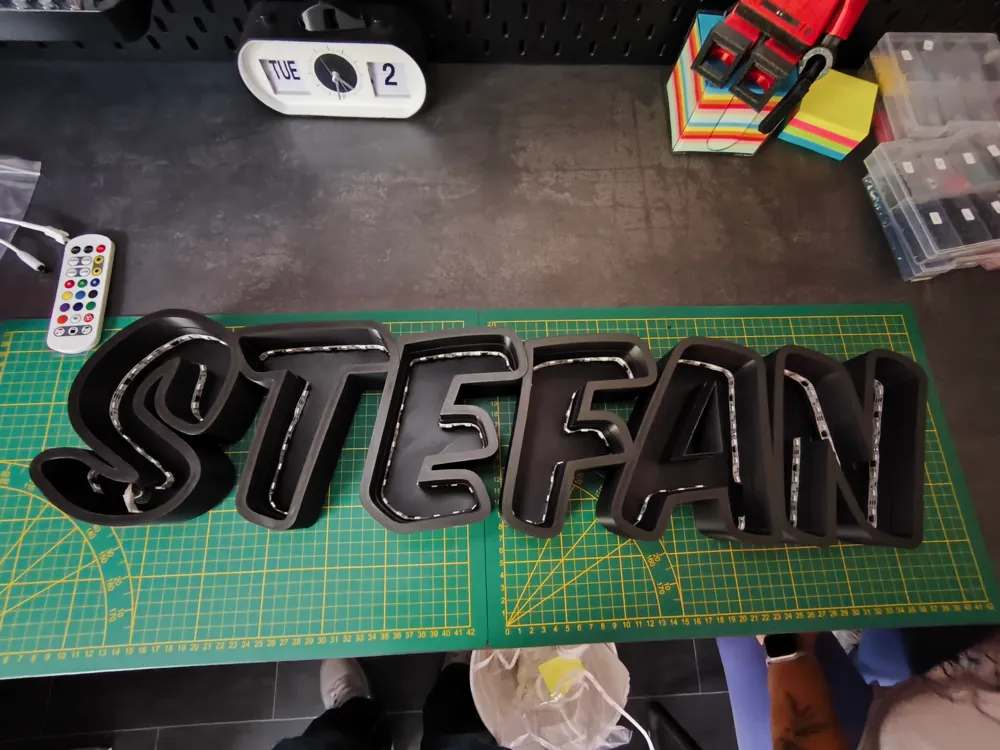 Nombre de LED Stefan - Modelo de impresión 3D gratuito - MakerWorld