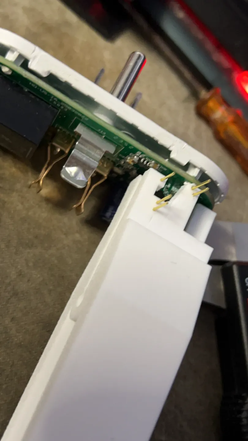 Pogo-pin programming clip for Shelly Plus Plug US Remixed by SevenZeroOne - MakerWorld