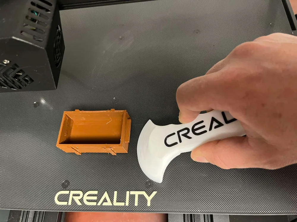 Creality ergonomic bed scraper by Ainon3Dprint MakerWorld: Download ...