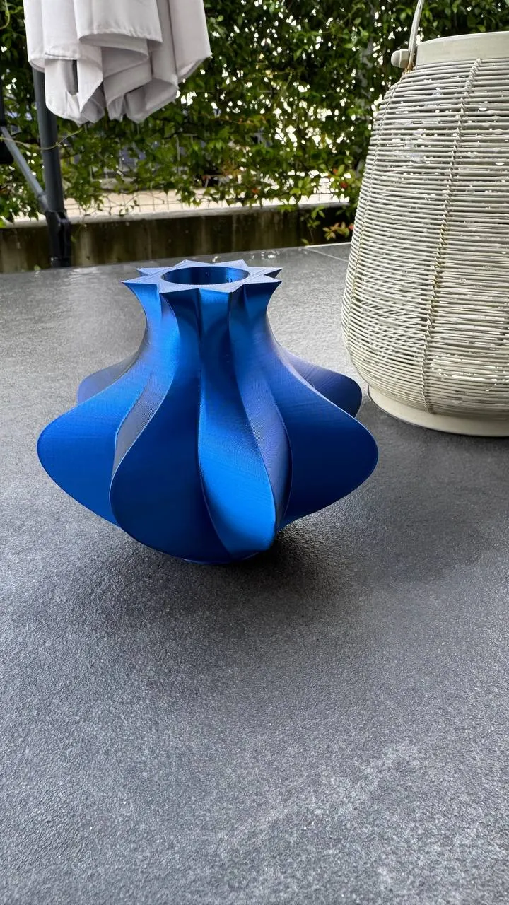 Modern Wave Vase by marcobarat - MakerWorld