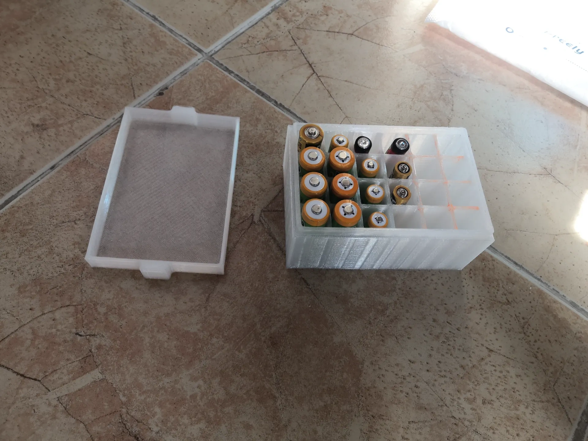 Simple Battery Box (AA/AAA) by sakunano MakerWorld: Download Free 3D Models