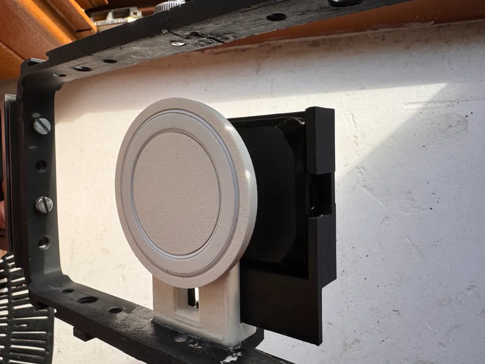 SSD holder crucial X9 or x10pro iPhone Rig by swann77970 - MakerWorld