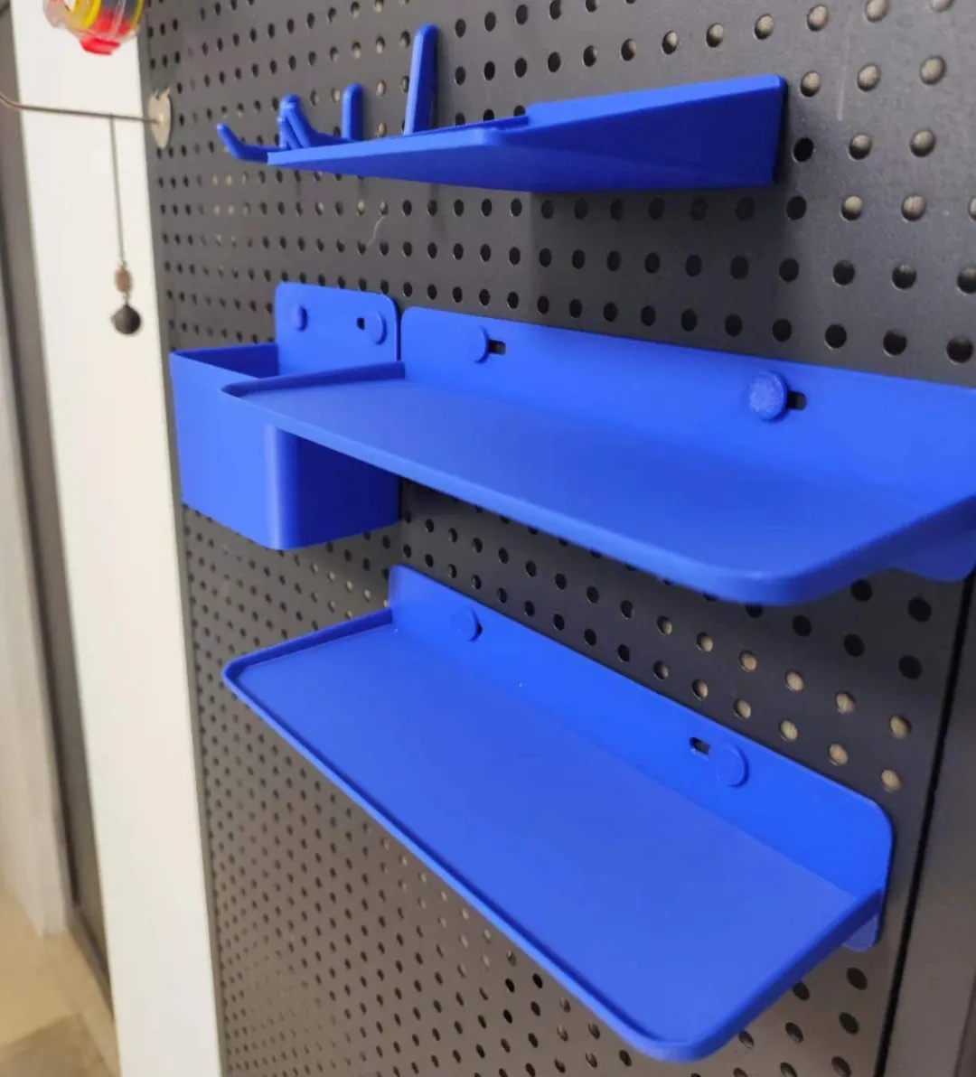 Round pegboard shelf, hooks, hanging bucket by 陌上开菊花 MakerWorld: Download Free 3D Models