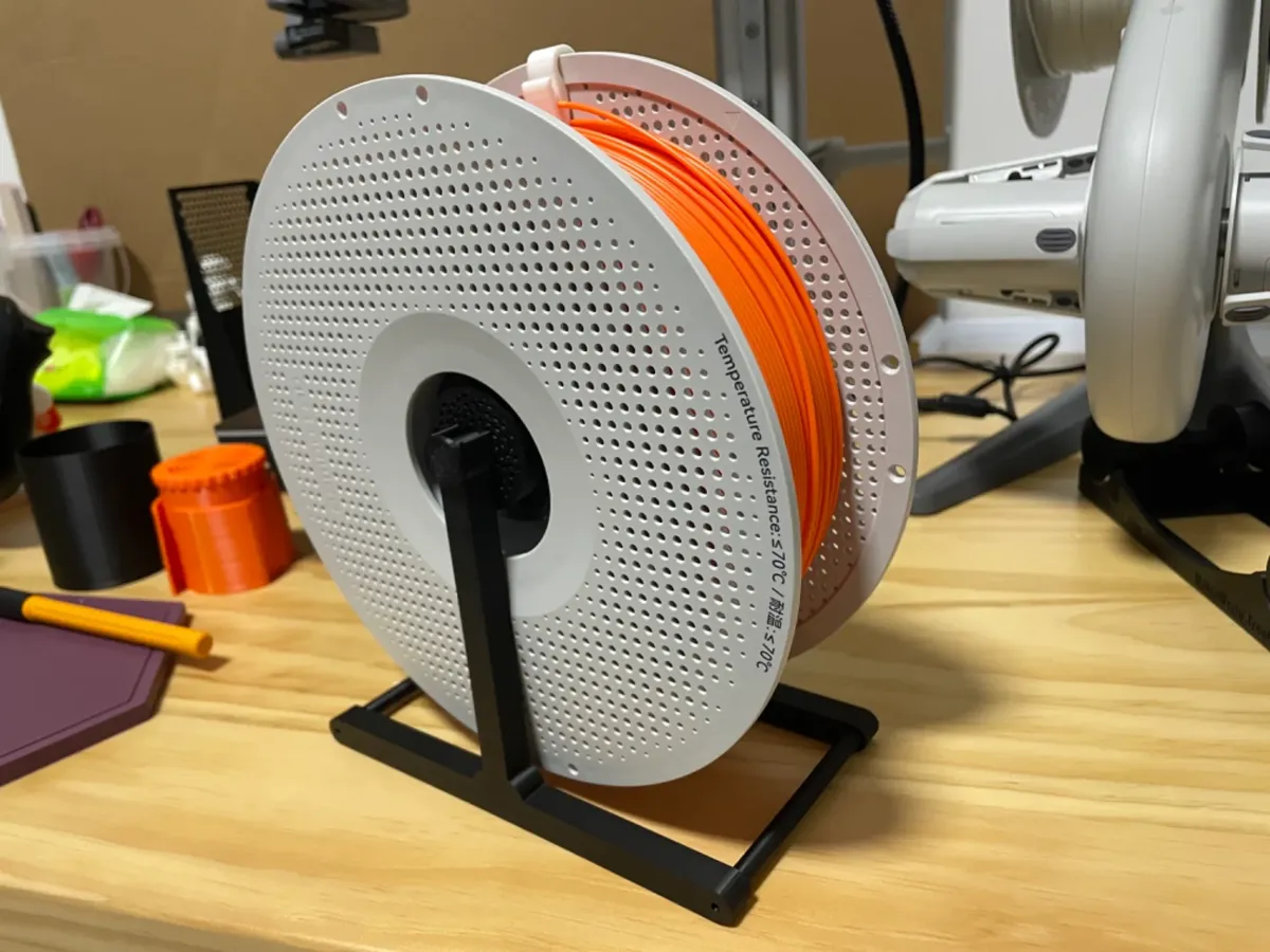 Simple spool holder with a built-in drying box. It can be printed in ...