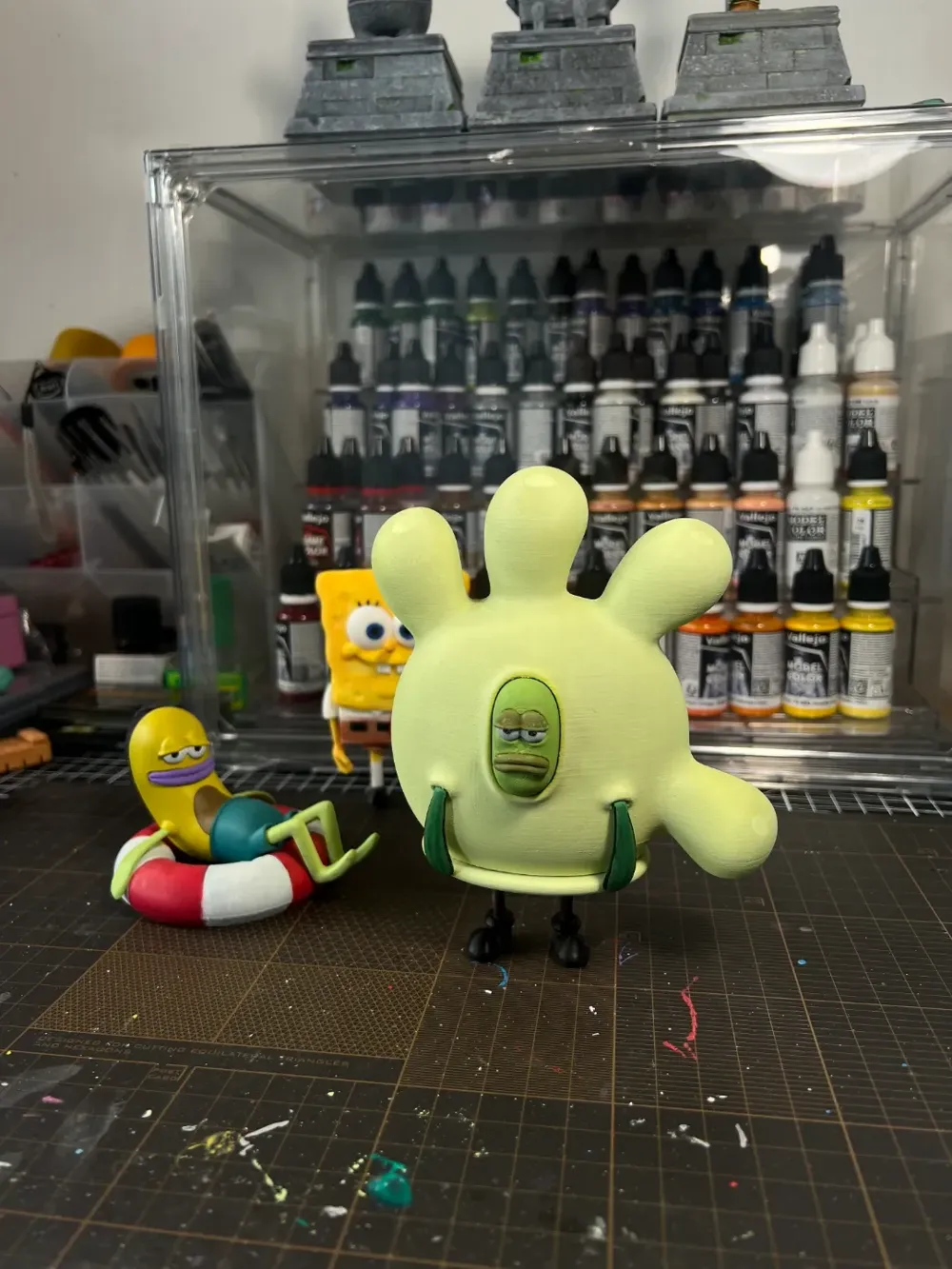 Spongebob Squarepants Work Gloves Slacker Fish Assembled Figurine by CC ...