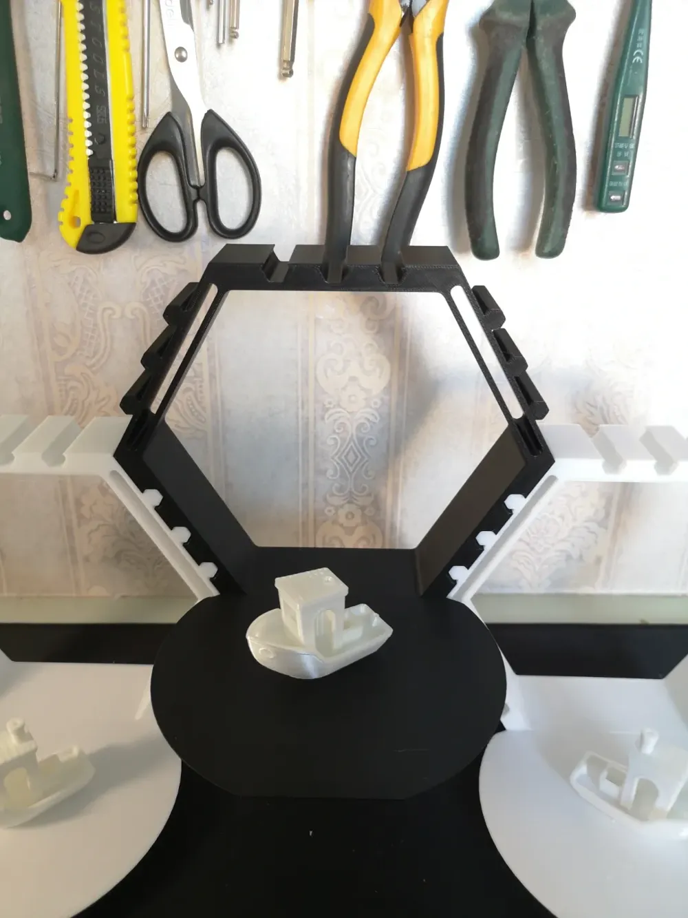 Honeycomb Display Wall Module - Platform by user_1128685365 - MakerWorld