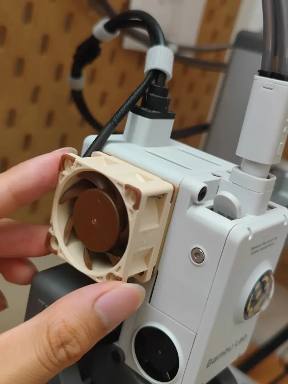 Bambu A1 Cooling Fan Bracket by user_769641653 - MakerWorld