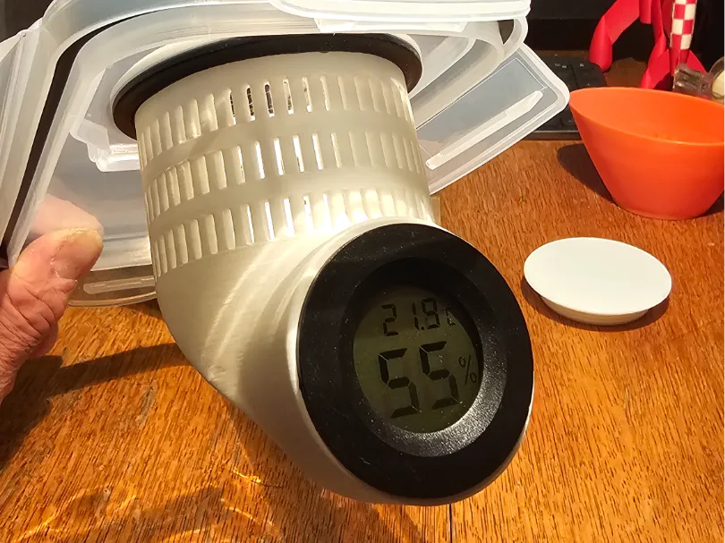 Desiccant container with hygrometerholder - Free 3D Print Model ...