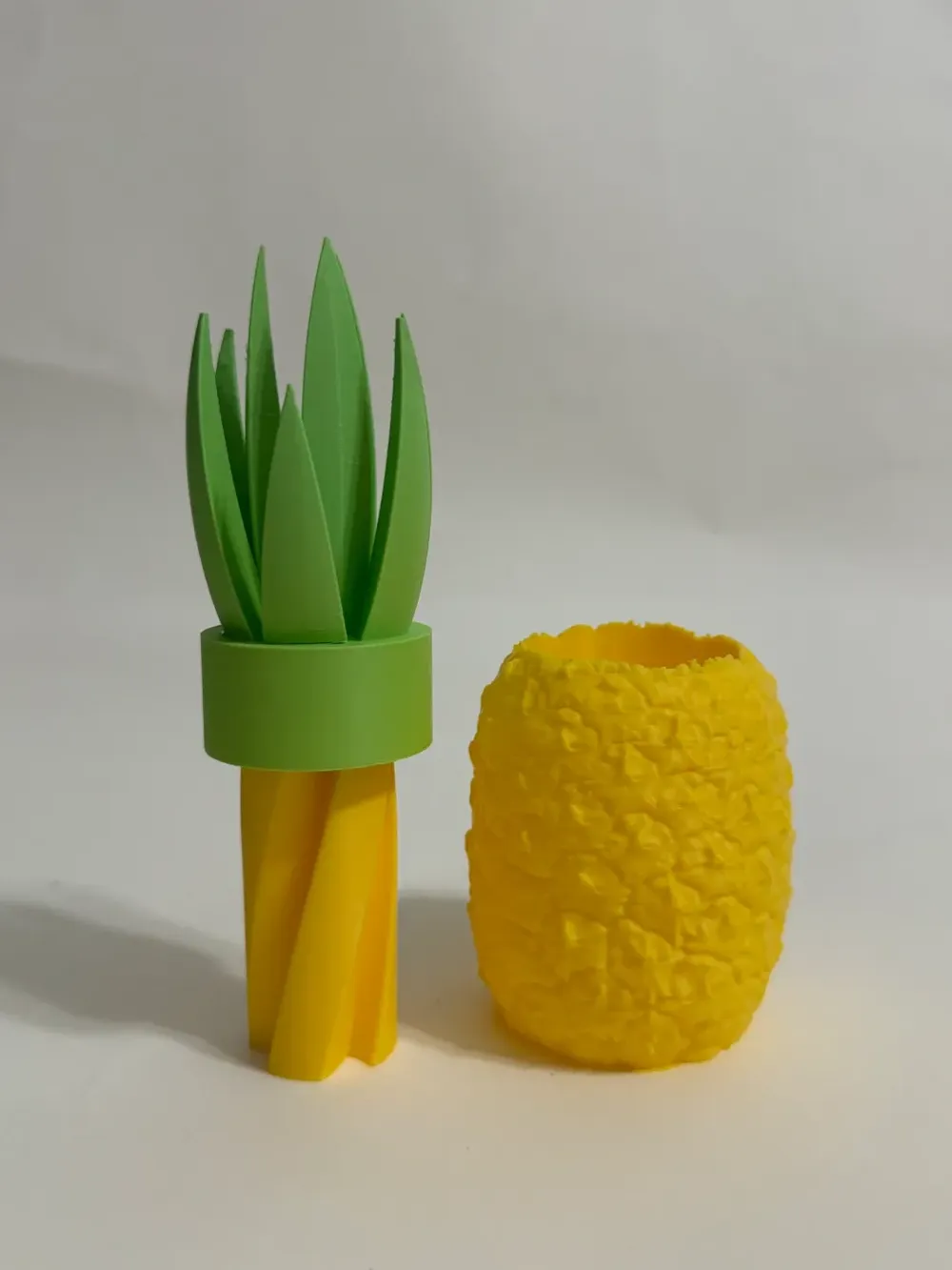 Pineapple Spiral Retractable Sword Remixed by SDXP - MakerWorld