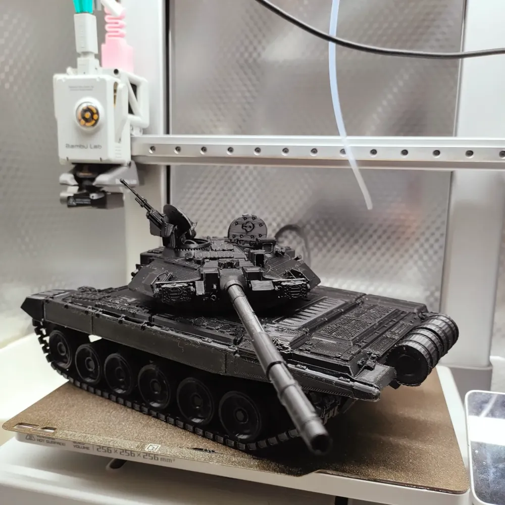 The T90 tank can be made into a cute girl with big eyes that you can ...