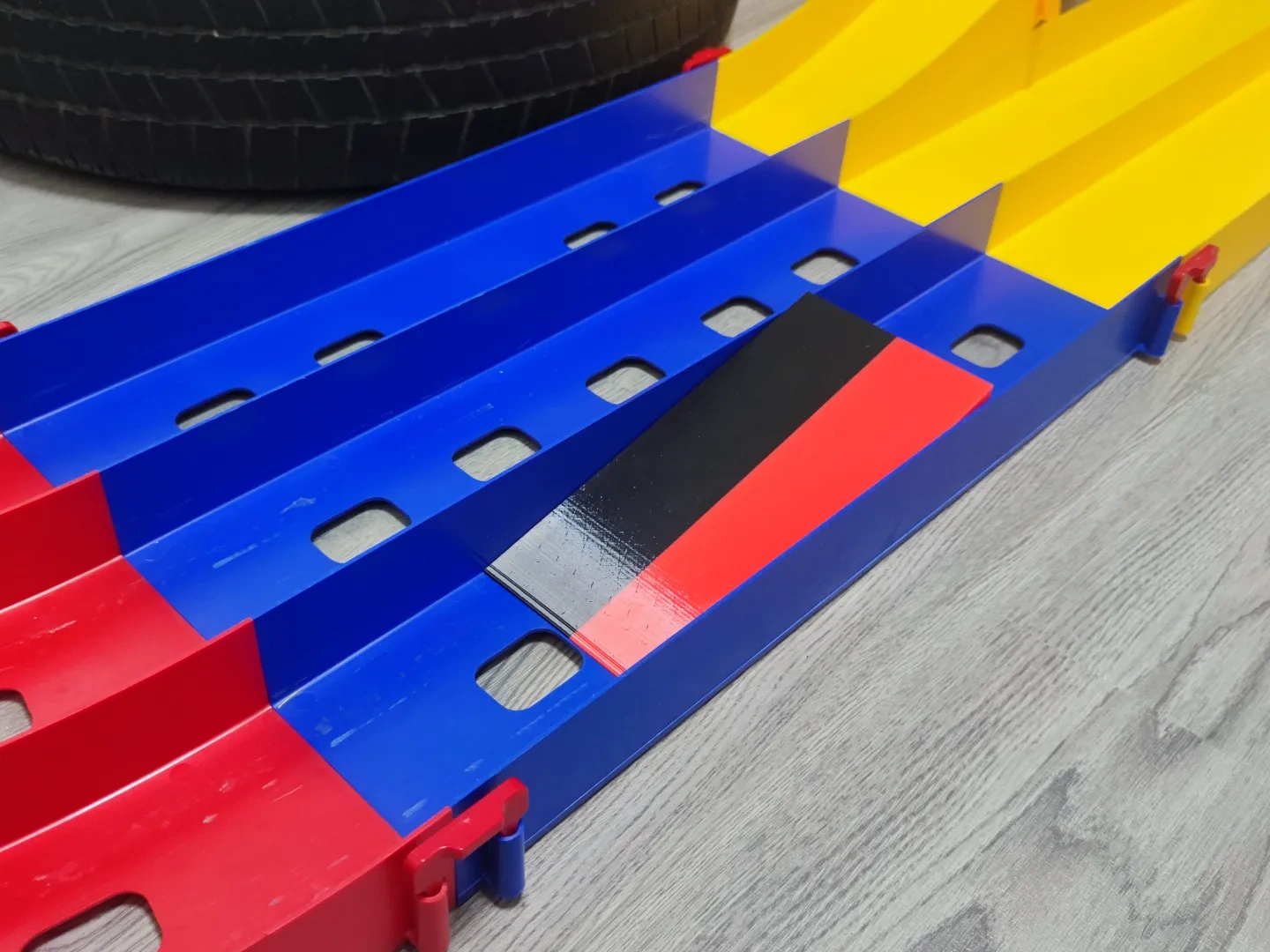Four-wheel drive car track saddle by user_2201040605 - MakerWorld
