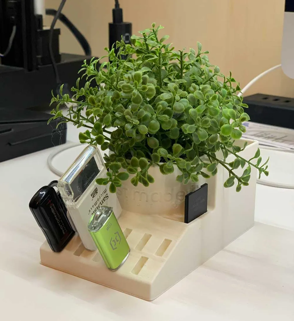 DESK ORGANIZER (USB, SD, MICROSD) by JustMadeIt - MakerWorld