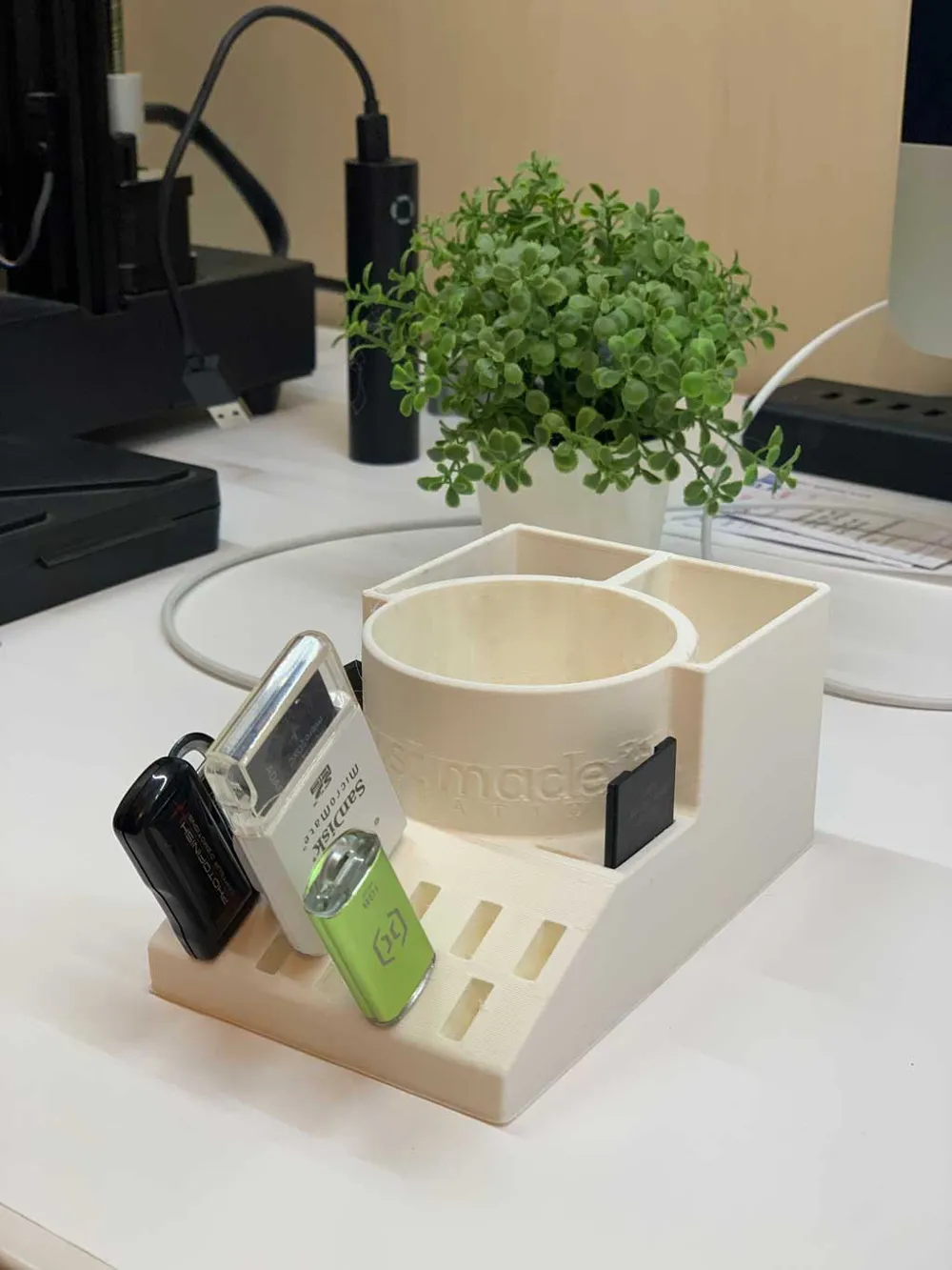 DESK ORGANIZER (USB, SD, MICROSD) by JustMadeIt - MakerWorld