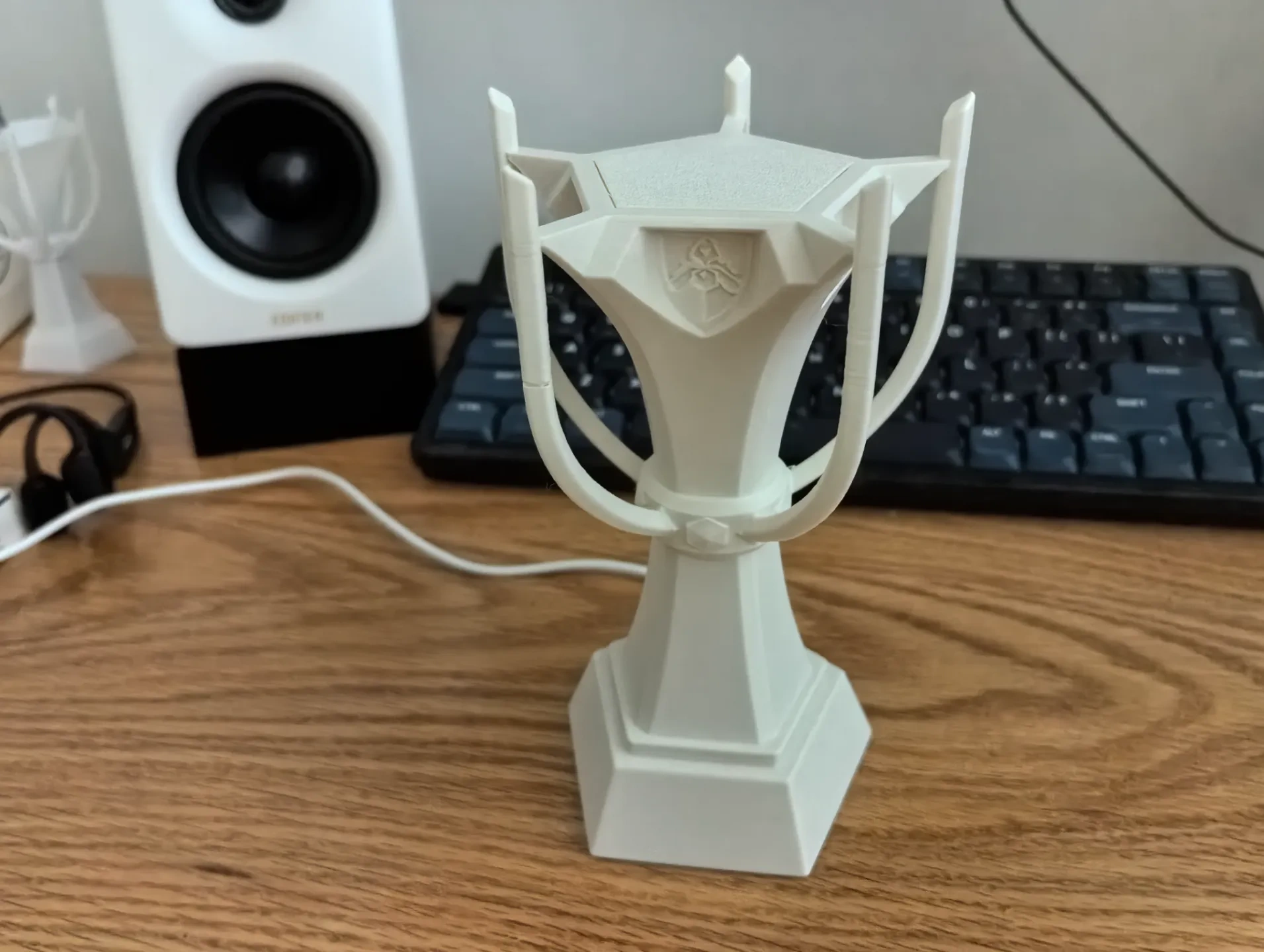 LOL Champion Trophy - Pen Holder - Reclaim the Glory of LPL! Support ...