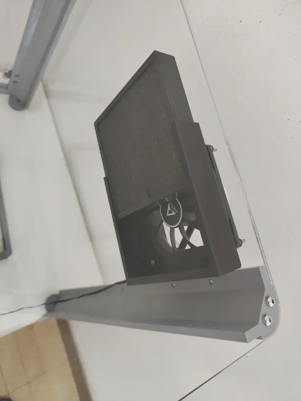Simple enclosure air filter bracket by Liusheng - MakerWorld