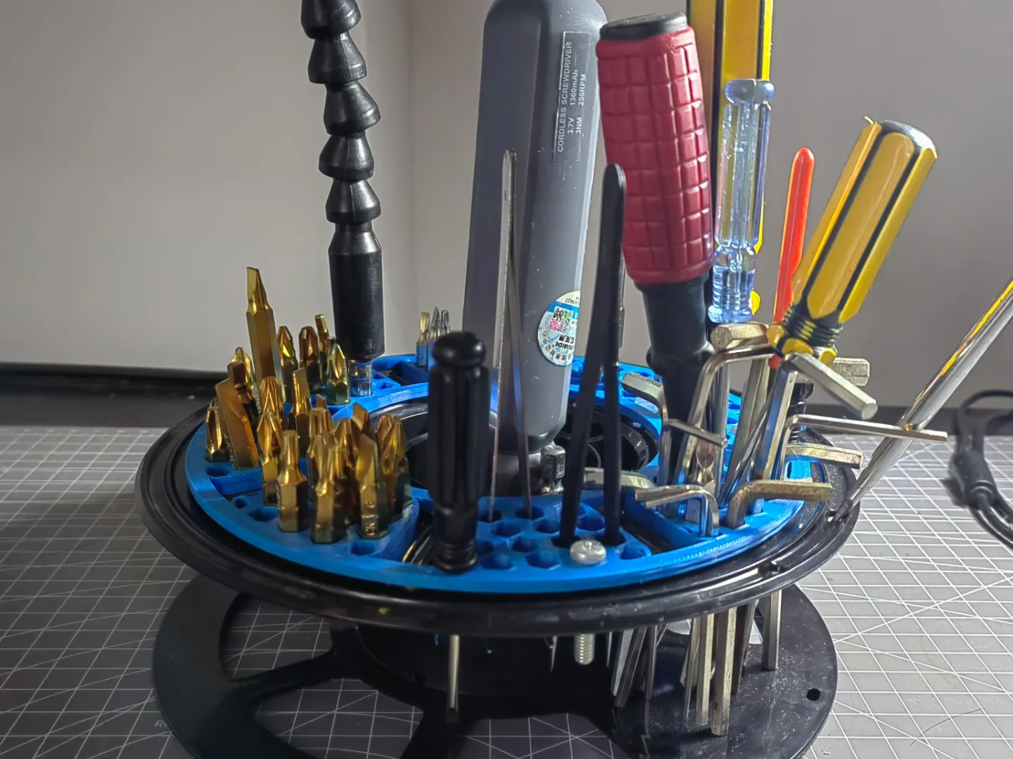 R3D Filament Spool Storage Tool by 全村的希望 - MakerWorld