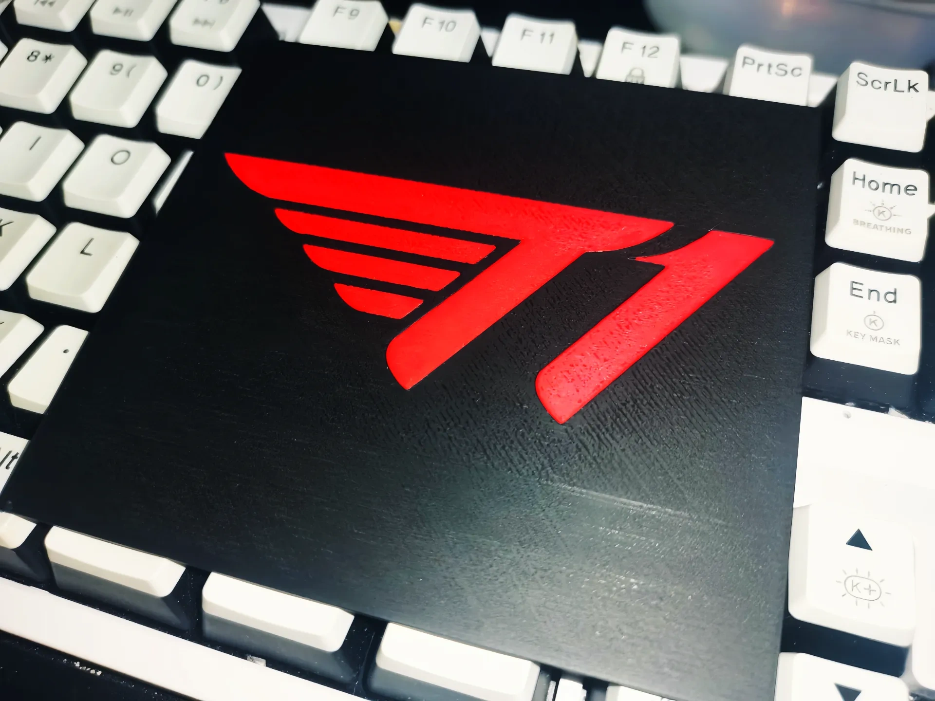 T1 Team Logo Plate by user_3385854699 - MakerWorld