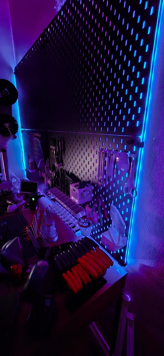 Skadis side mount LED holder by TheGer MakerWorld: Download Free 3D Models