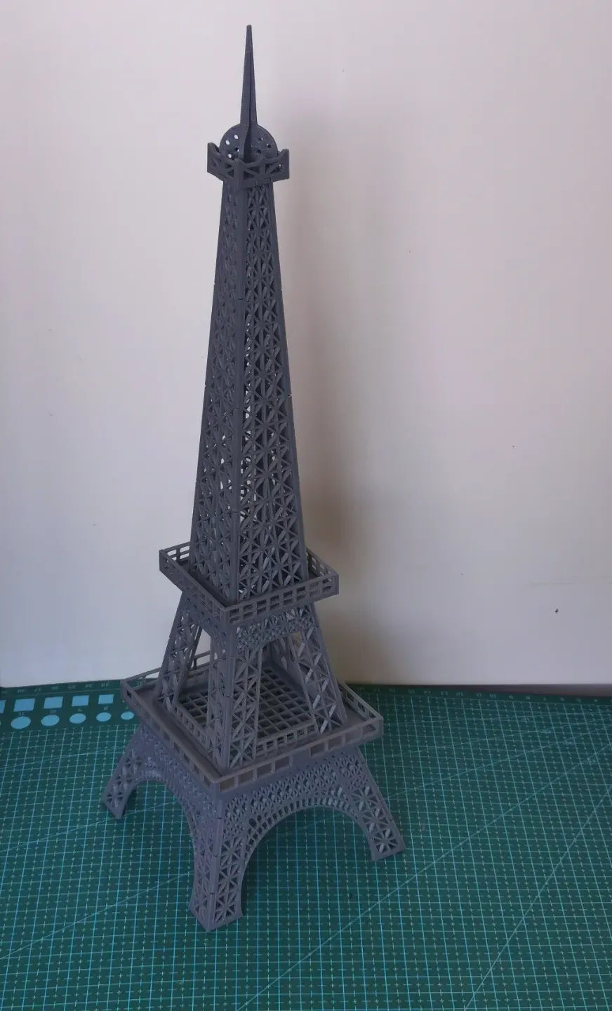 Assembled Eiffel Tower by Yun Peng - MakerWorld