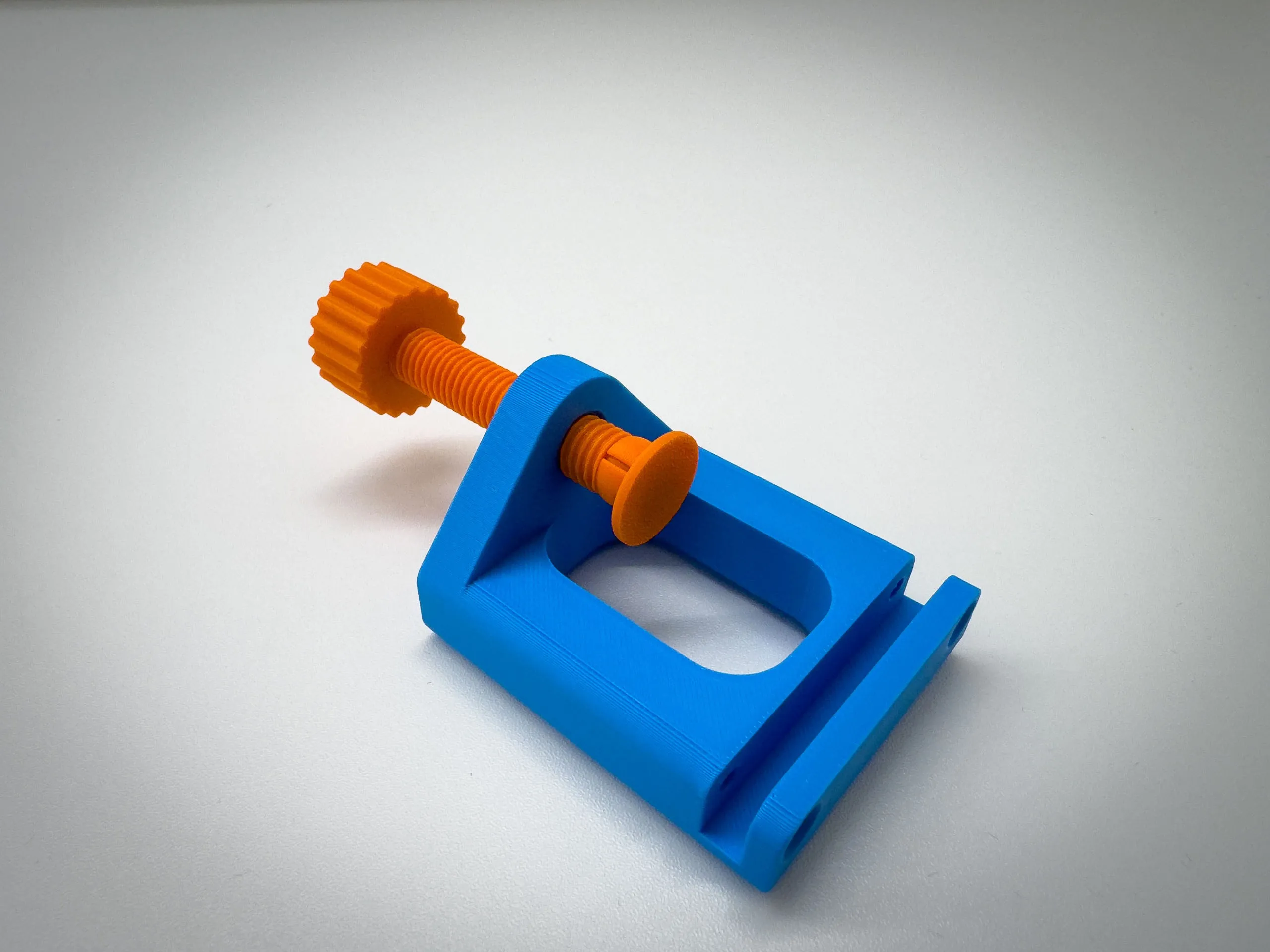 Multi-axis vice with interchangeable attachments. by sdaendi MakerWorld ...