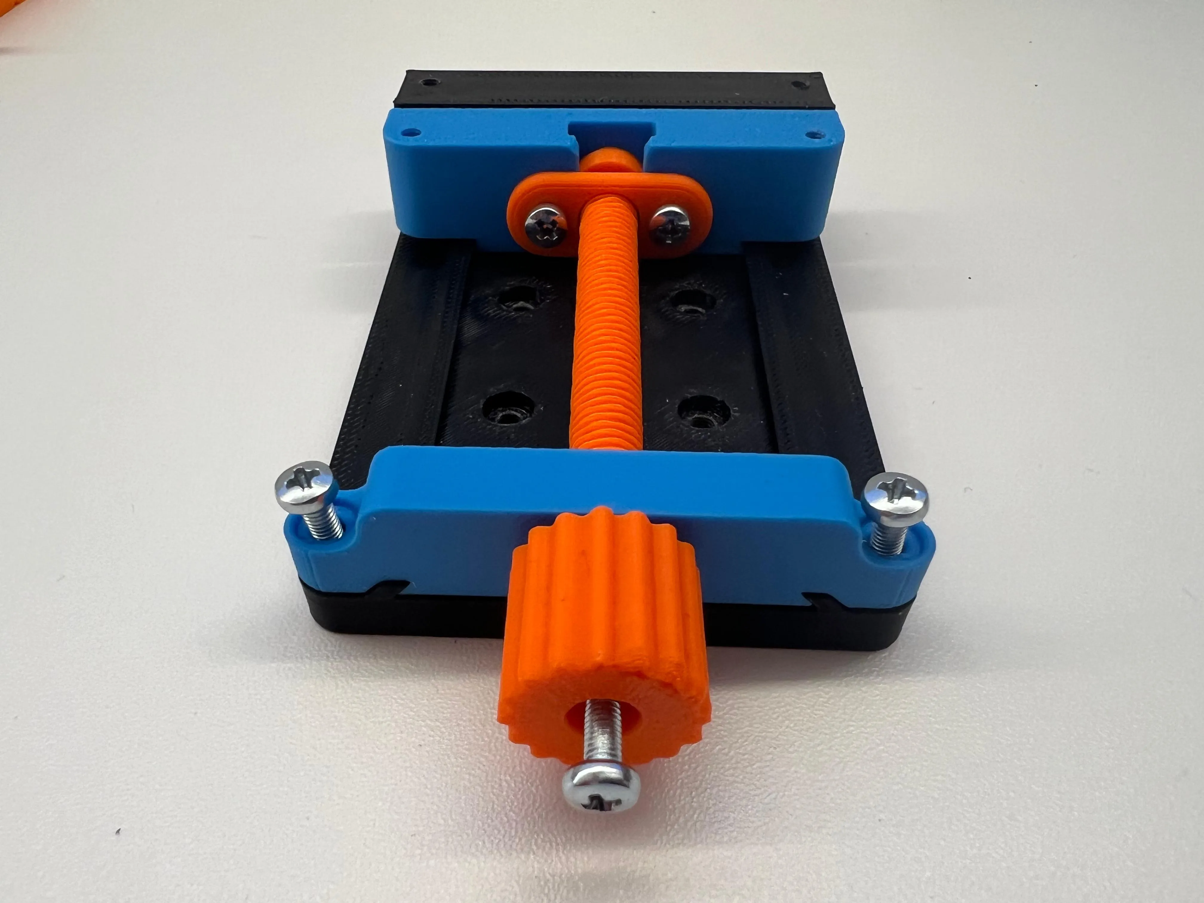 Multi-axis vice with interchangeable attachments. by sdaendi MakerWorld ...