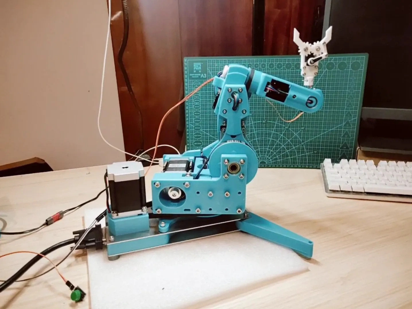 smallrobotarm Remixed by 只干饭的实验室 MakerWorld: Download Free 3D Models