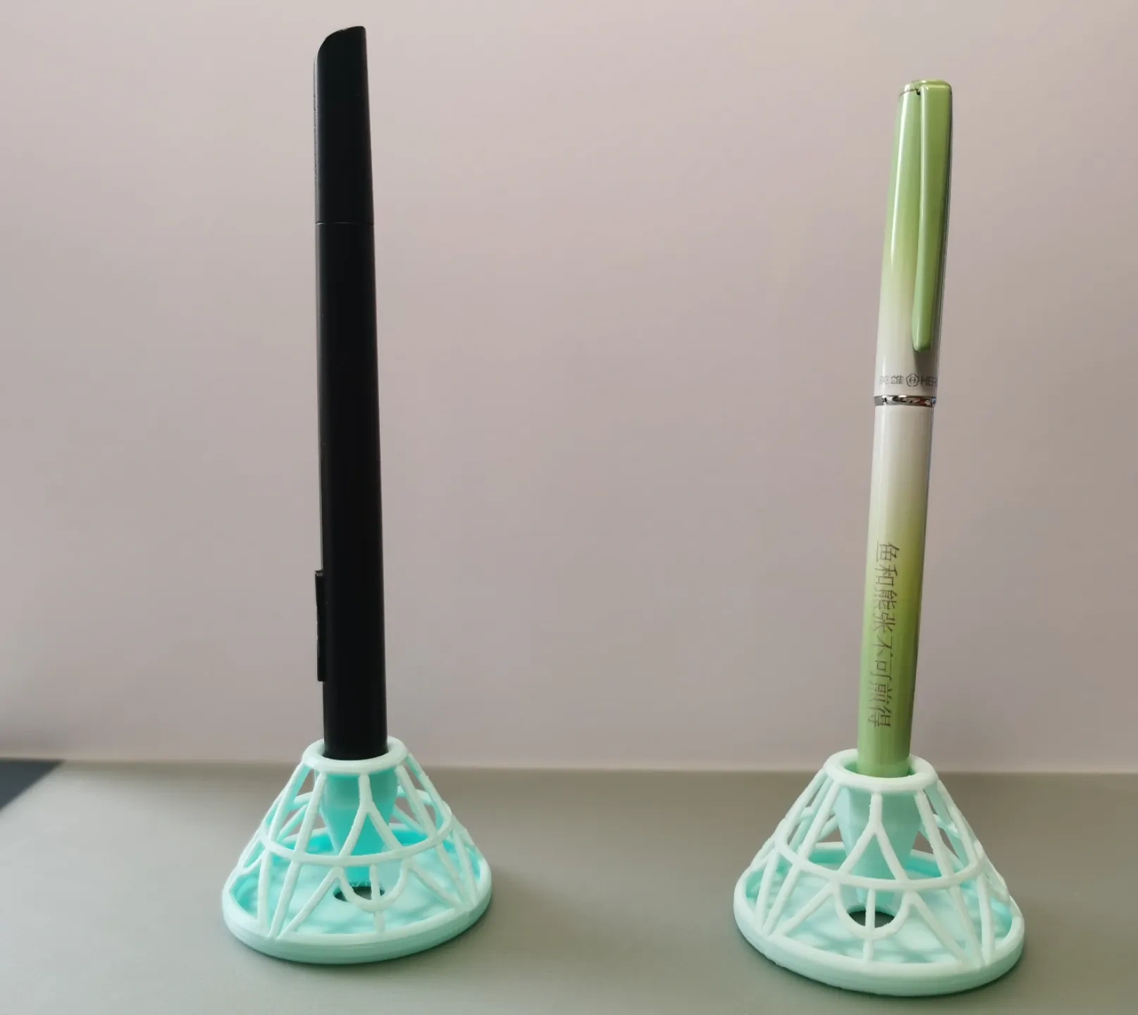 Hua Chenyu's 'Huahuo Xingxing' Concert Logo Openwork Pen Holder Digital ...