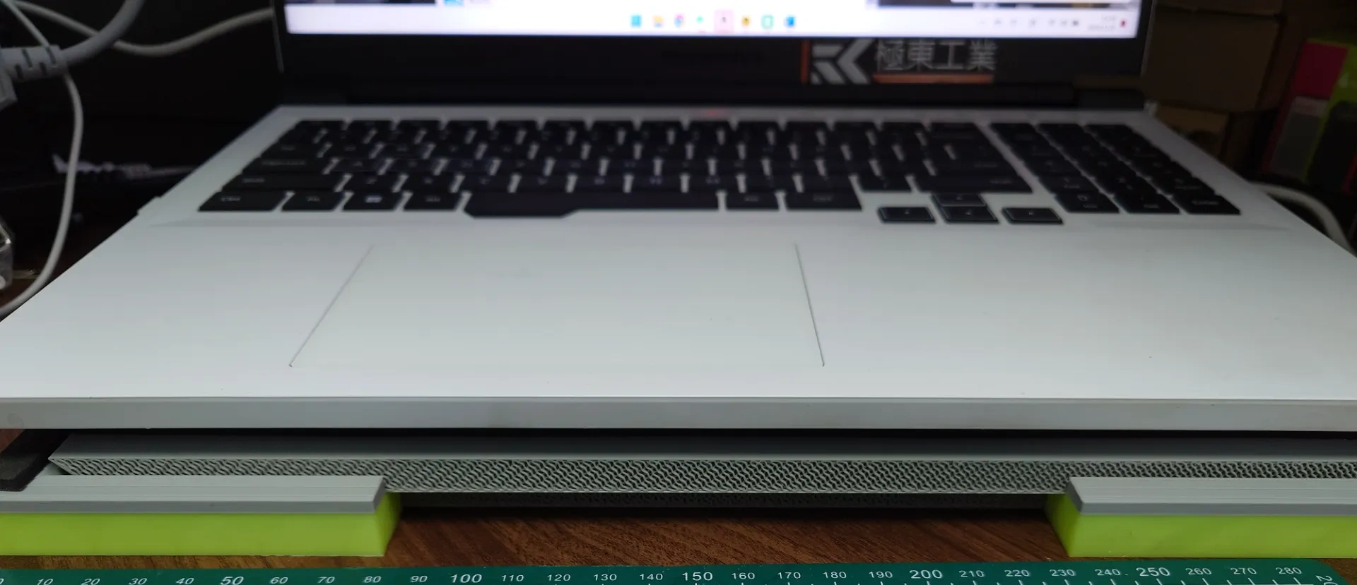 Laptop One-Way Air Intake Stand Dust Net Partition by NK失调咸鱼啊.JPEG ...