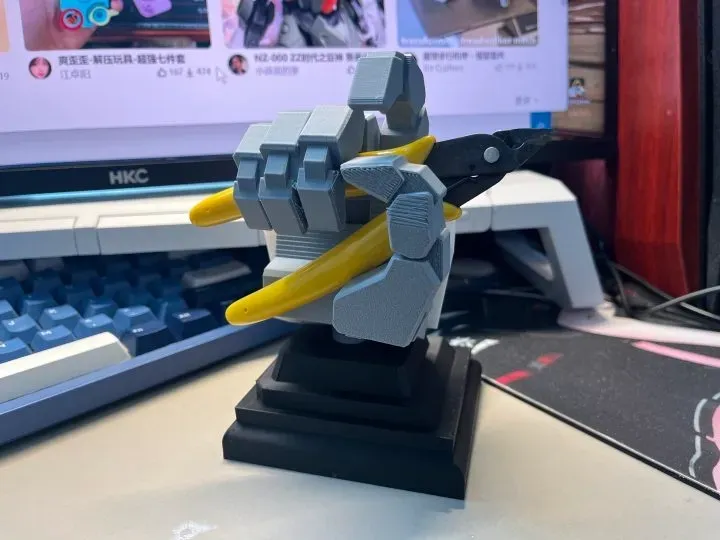 Gundam Hand Stand (Can Hold Nippers) by Evan MakerWorld: Download Free ...