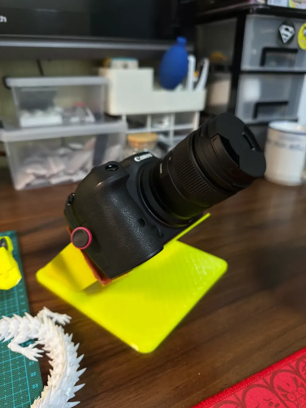 Canon R7 Simple Desktop Stand by 琪辰言 - MakerWorld