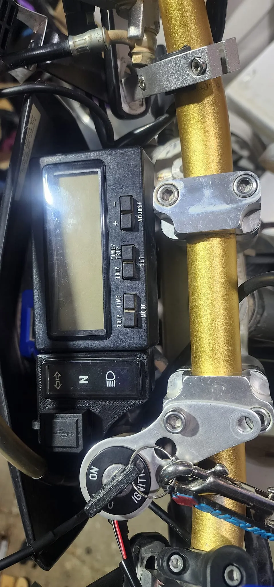 DRZ 400E Instrument Cluster USB Mount by Simple 3D Printing MakerWorld ...