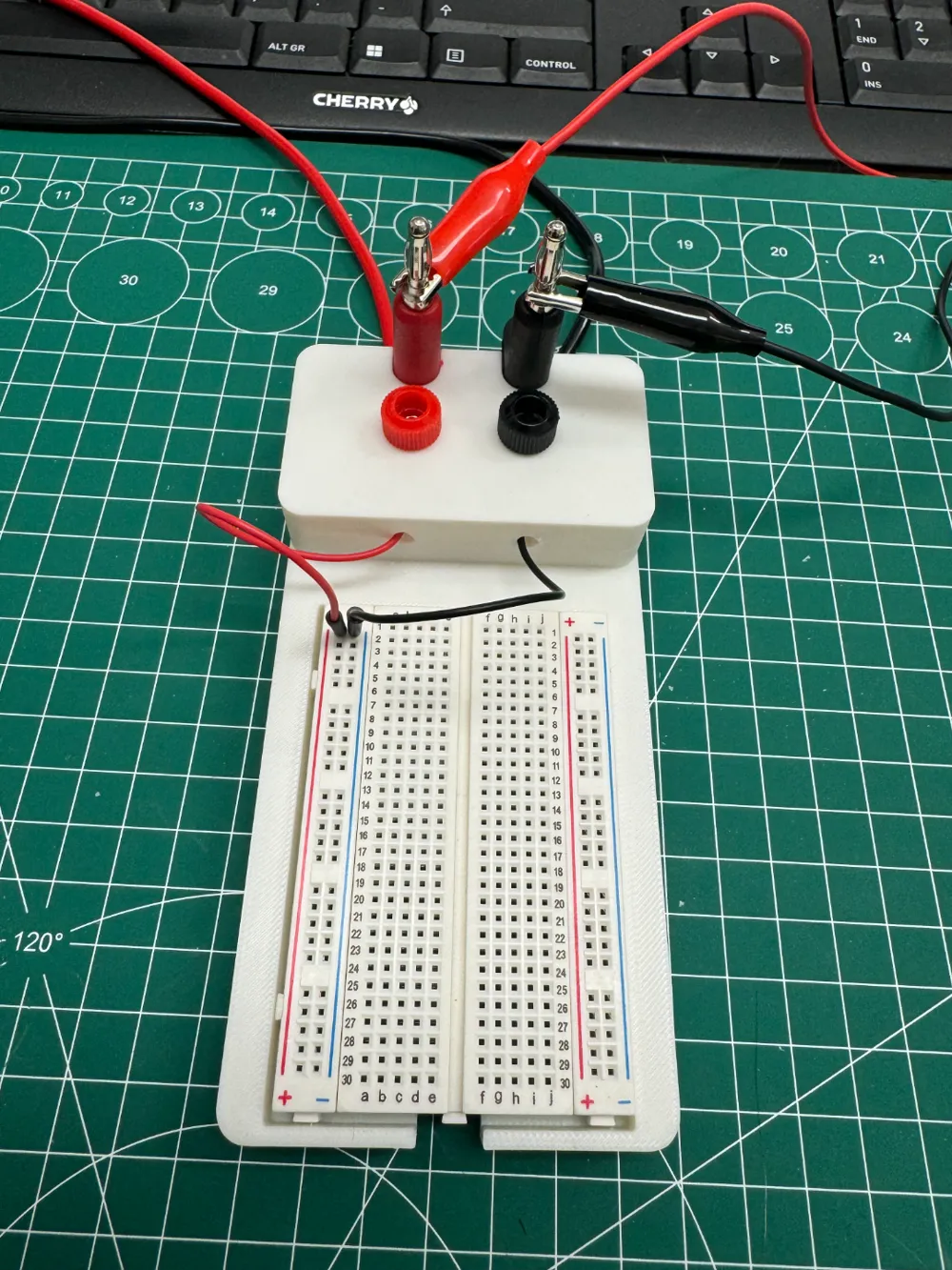Breadboard supplyer V1 by DruckStation - MakerWorld
