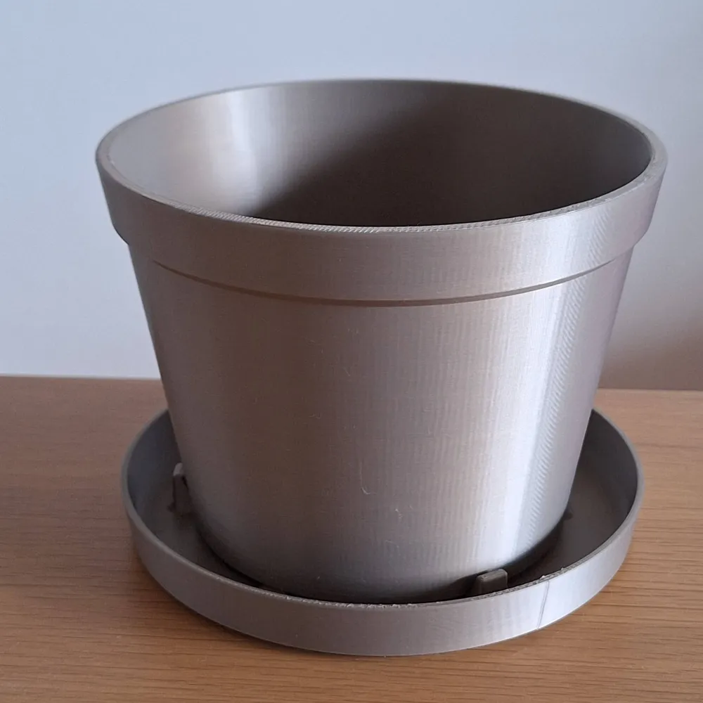 Basic Planter Pot With water tray and drainage by Frantisek23 ...