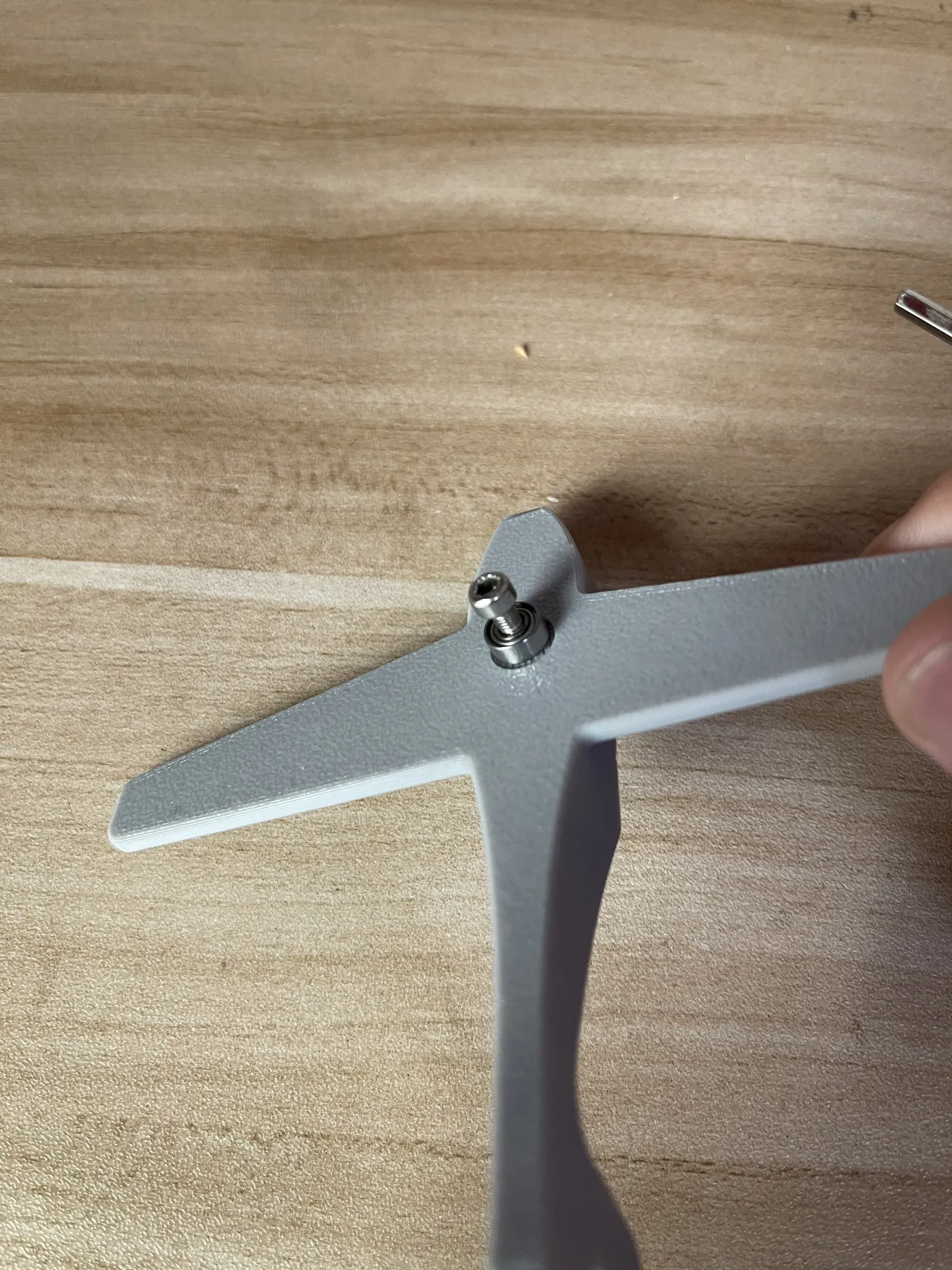 Inertia-following Glider Airplane Ornament Toy - Free 3D Print Model - MakerWorld