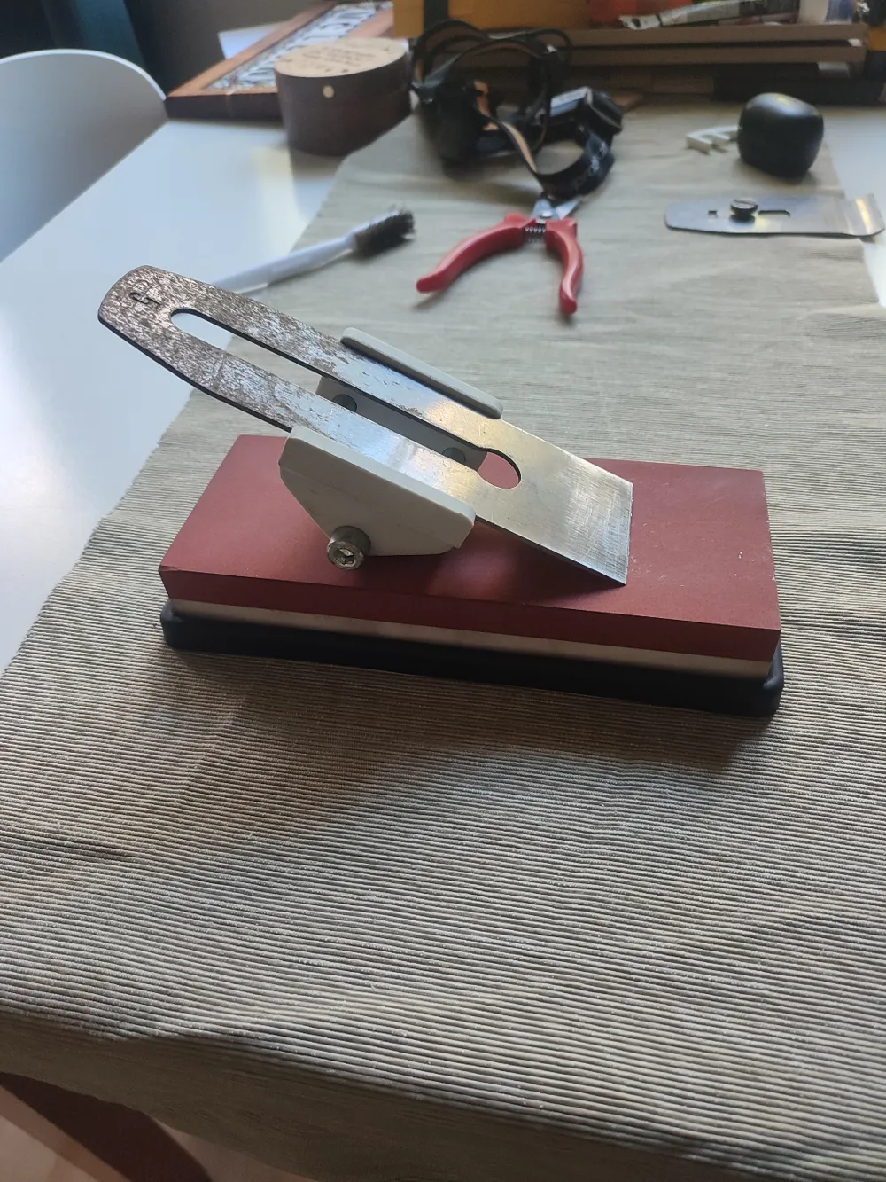 Chisel/ handplane blade sharpening jig by Kiwi_makerMakerWorld ...