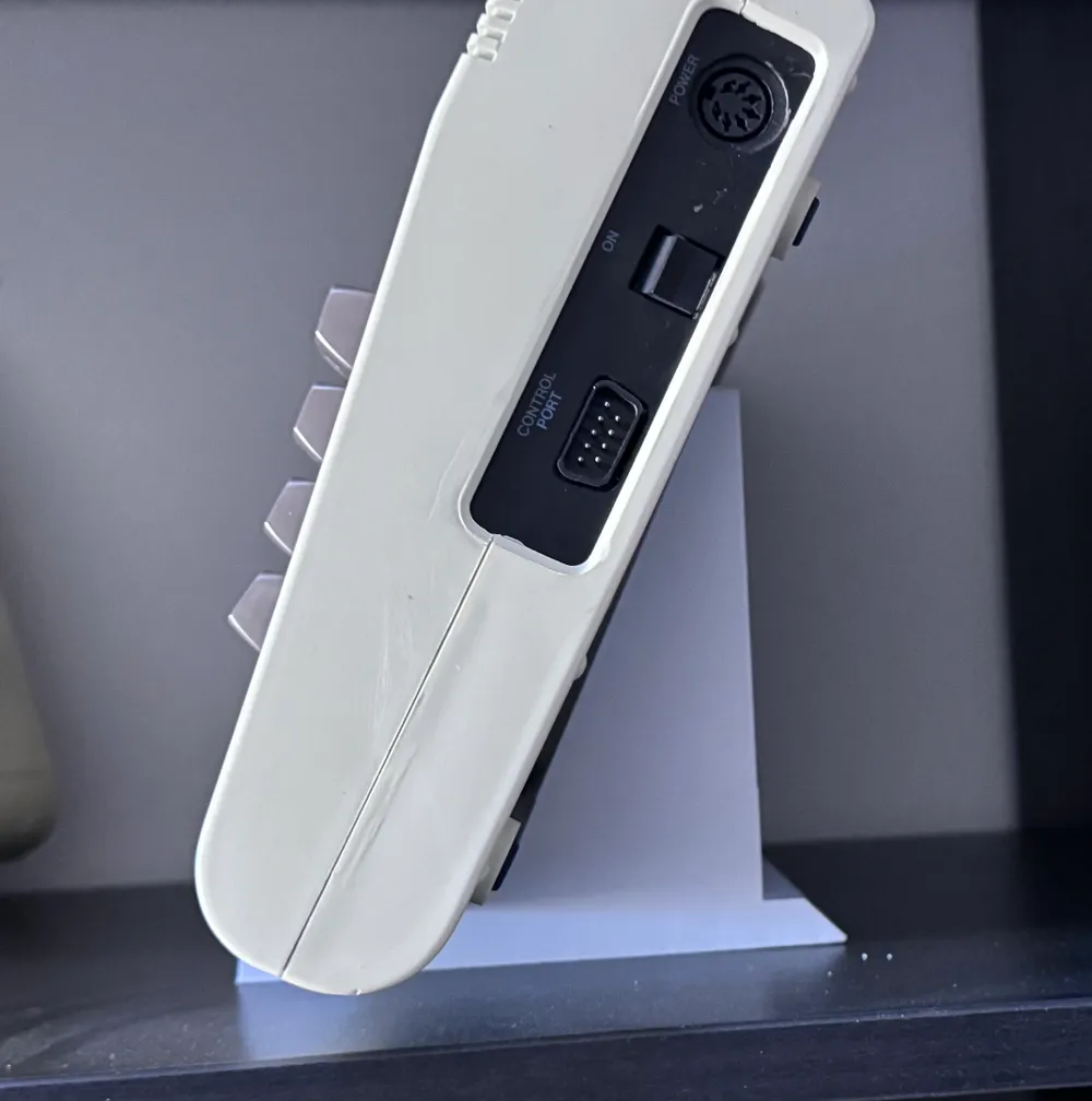 C64 and VIC-20 Classic Display Stand by stroke.lugaresi - MakerWorld