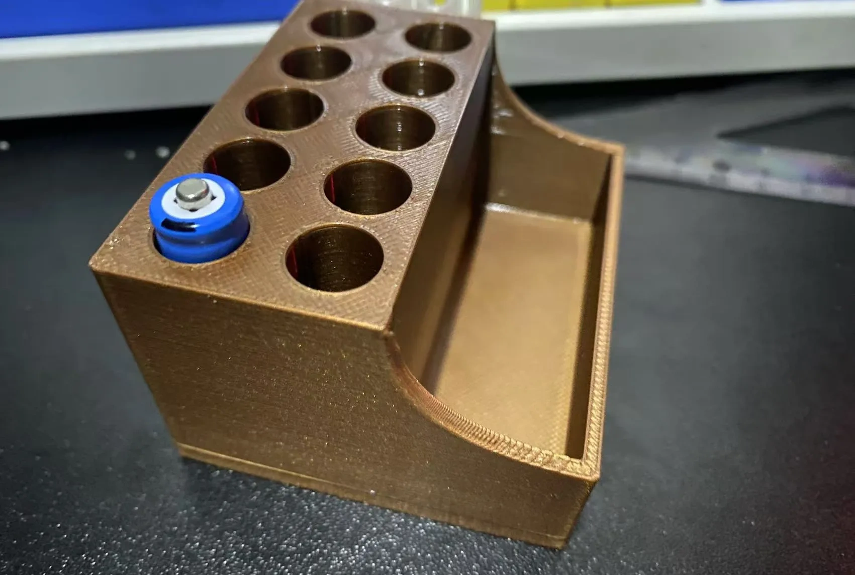 7-cell battery storage with four-slot charger by lcycy2204MakerWorld ...