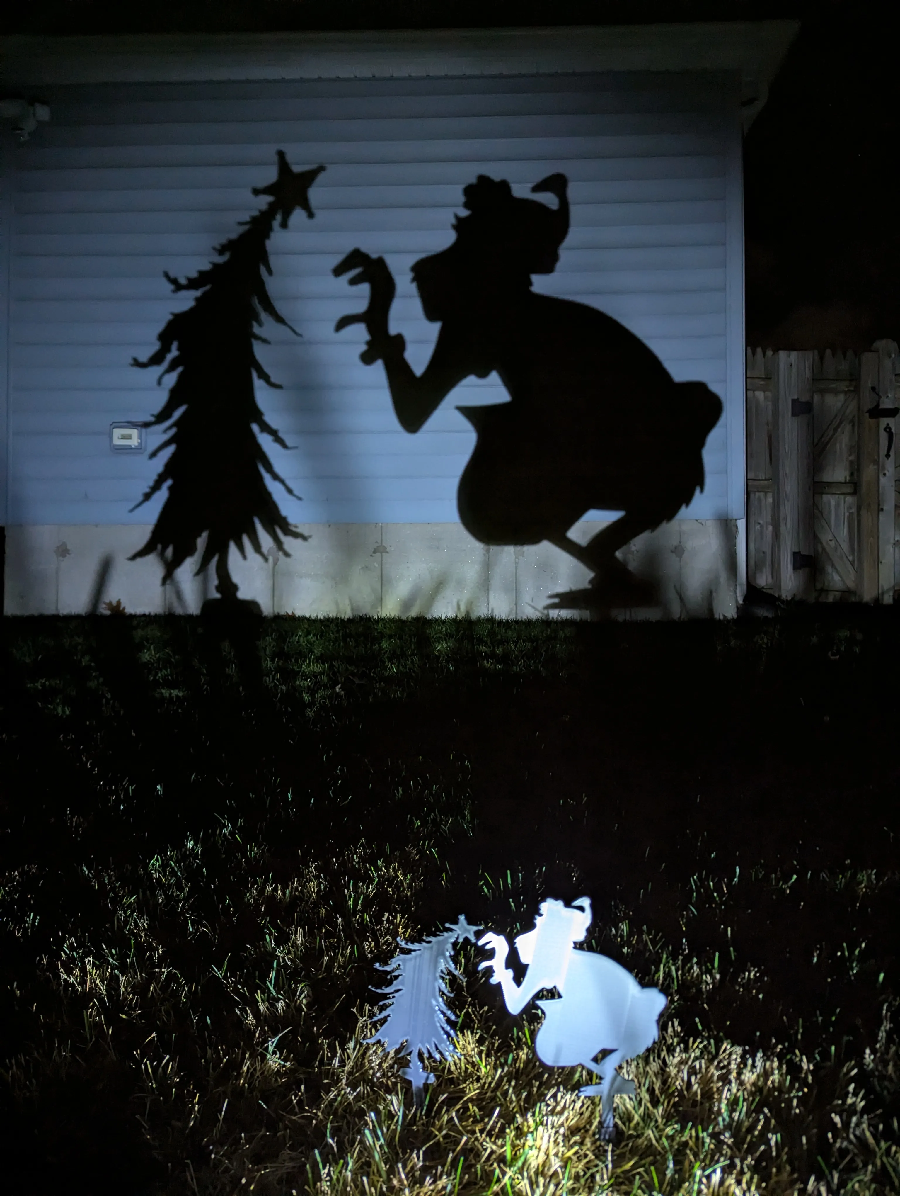 Grinch Grabbing Stance - Christmas Shadow Caster by Quantum Print Labs ...