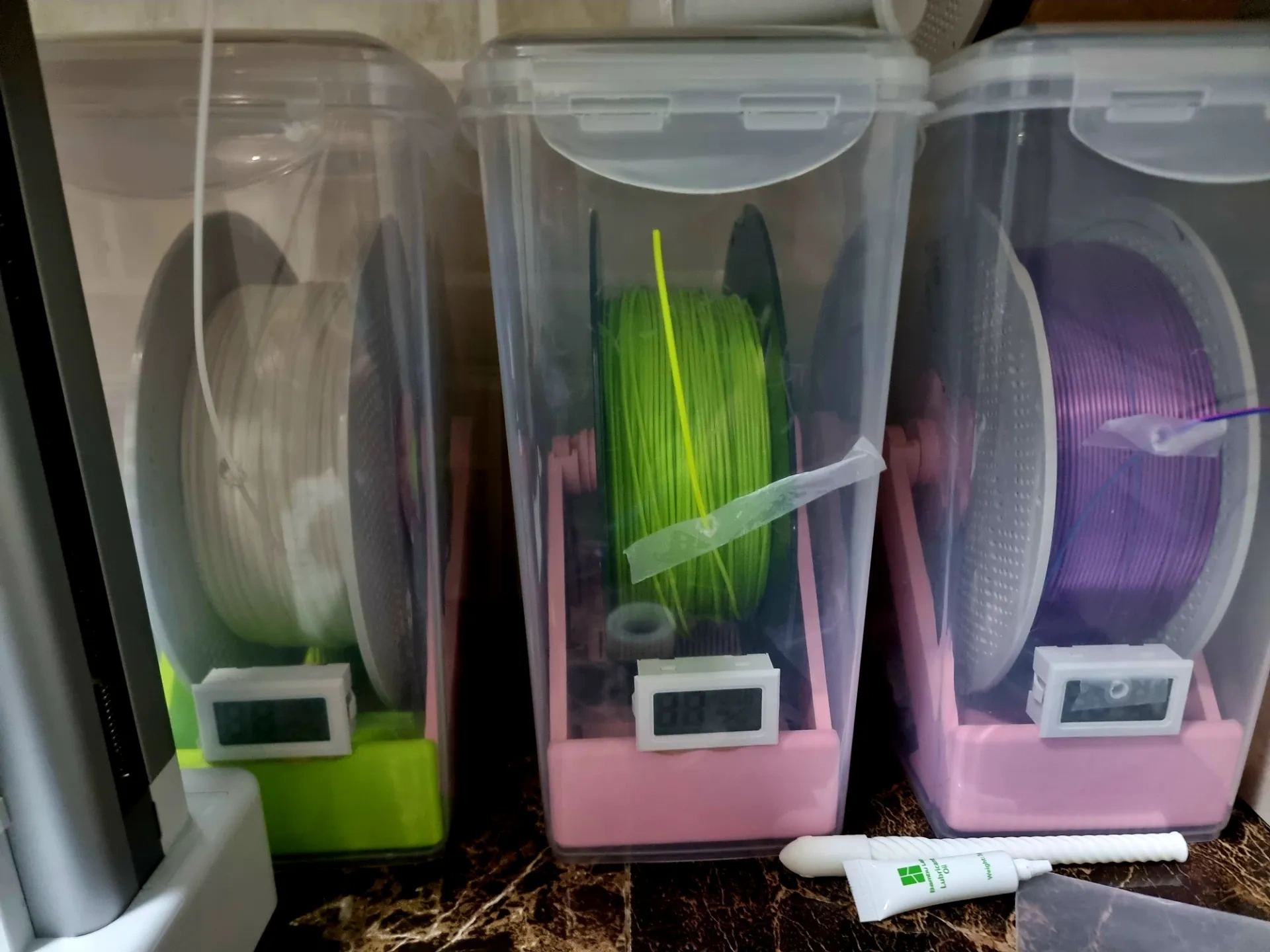 A desiccant storage box for filaments compatible with various brands ...