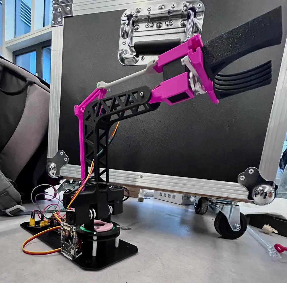 Articulated Three-Servo Lifting Robotic Arm by cwx MakerWorld: Download ...