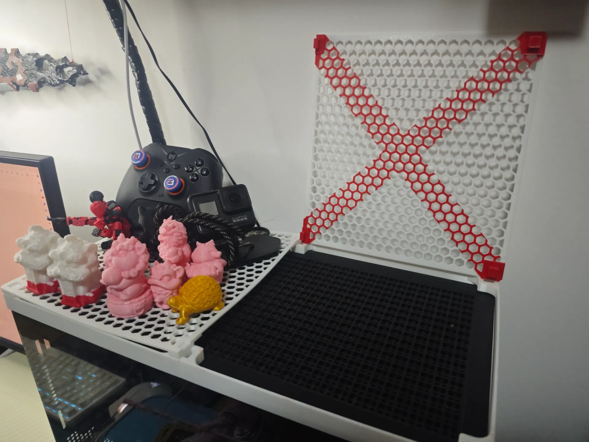 Computer case stand and display, suitable for top-exhaust cooling ...