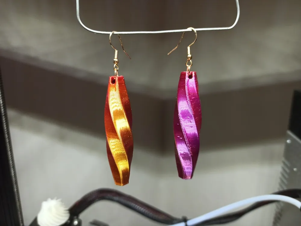 Spiral-shaped earrings by dantech - MakerWorld